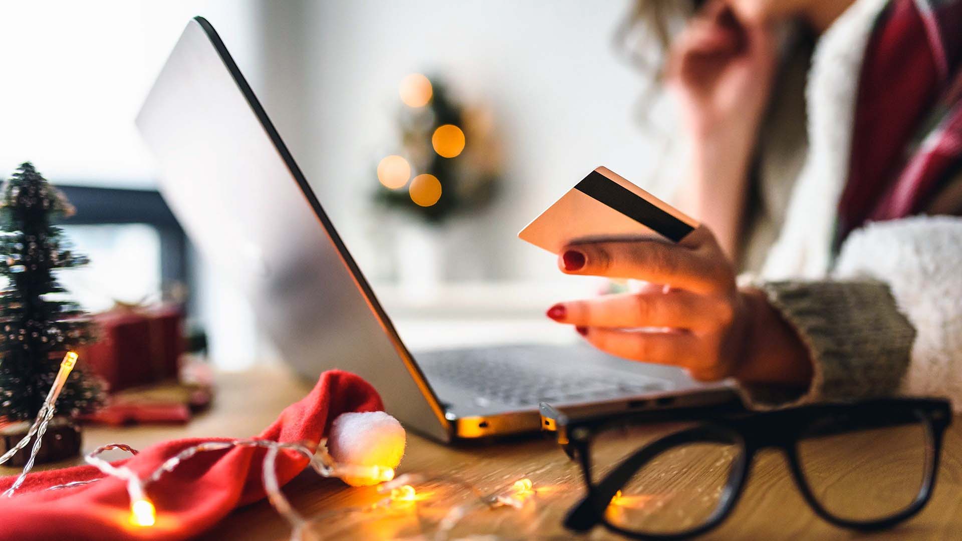 How to Master 2024 Christmas E-Commerce Challenges